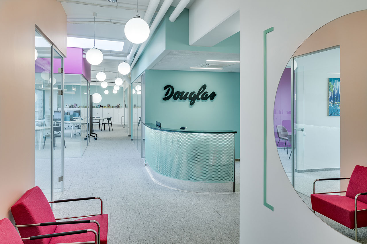 Douglas Offices. Art, open spaces and plenty of light